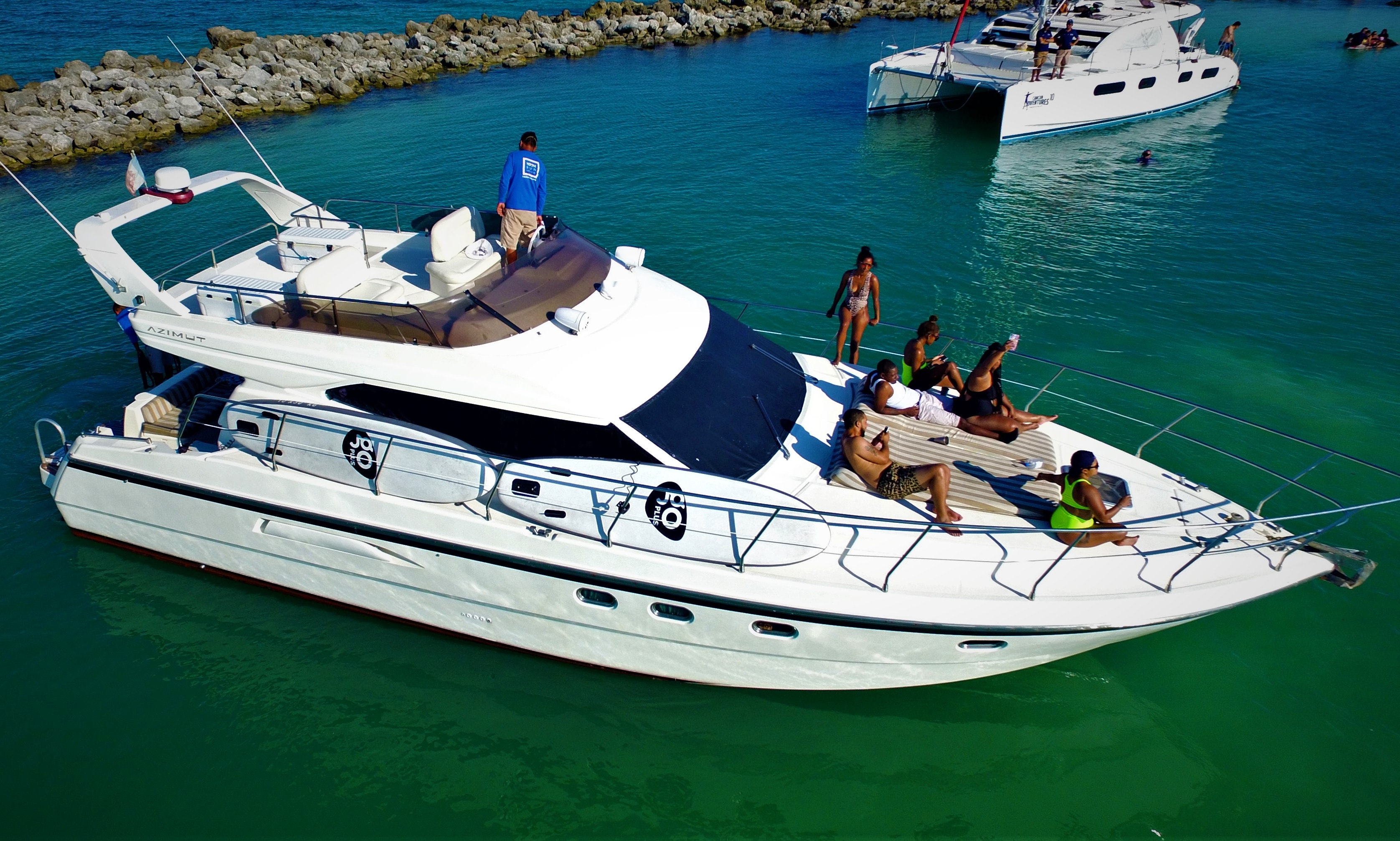 Azimut Luxury Yacht 47 foot long for up to 24 people