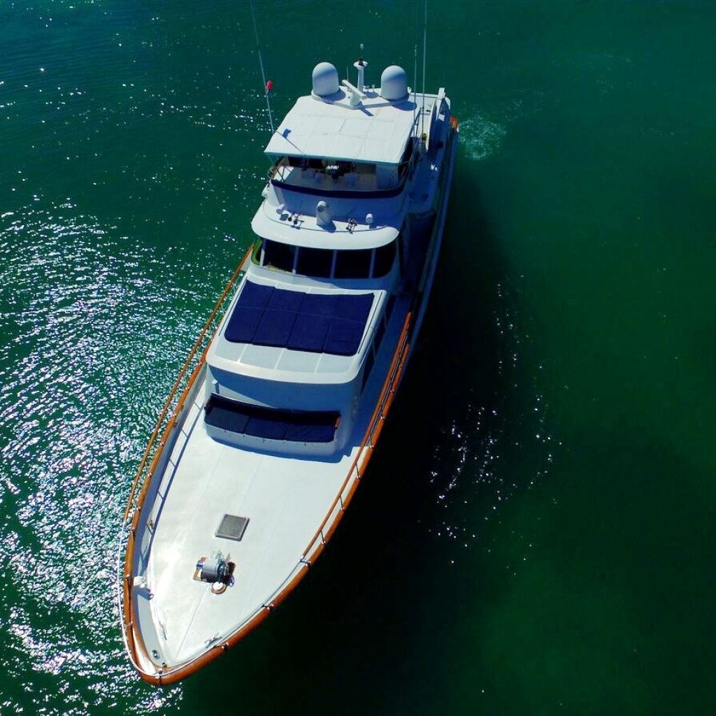 Big 80ft yacht for larger groups in Playa del Carmen